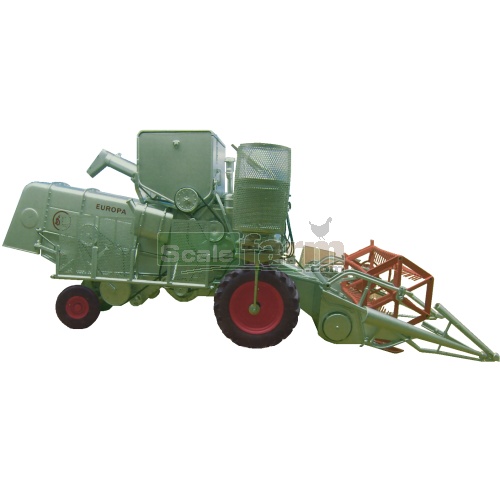 Universal Hobbies 2617 - CLAAS Europa Vintage Combine Harvester in Green