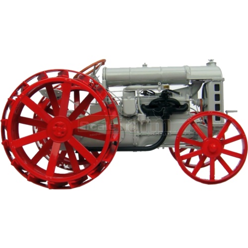 Universal Hobbies 2917 - Fordson Model F Vintage Tractor (1917)