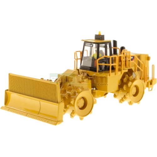 Diecast Masters 85205 - CAT 836H Landfill Compactor